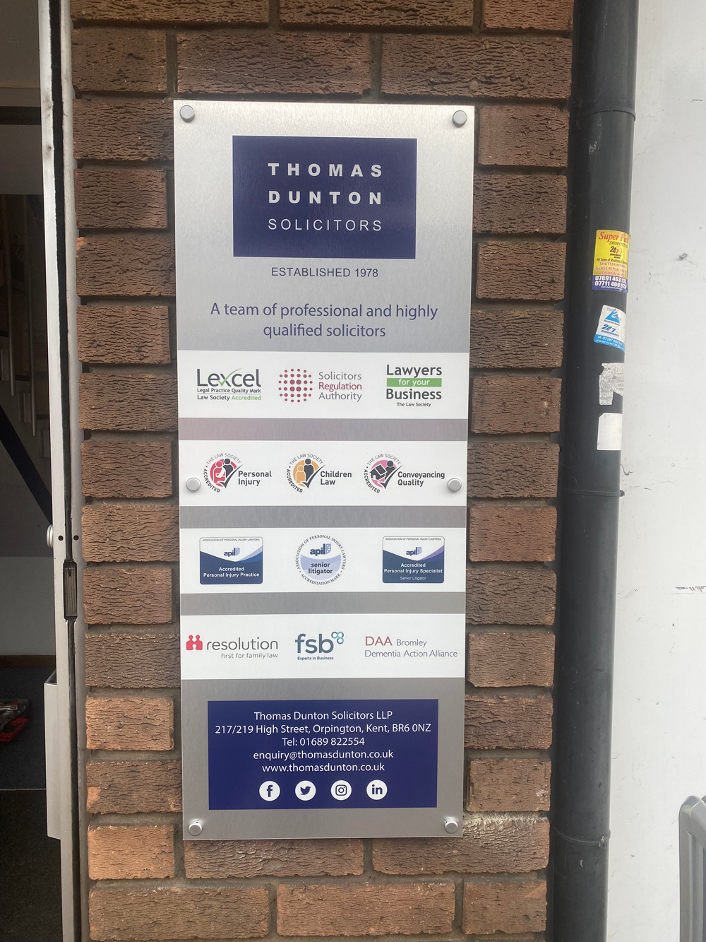 Office Signage Design, Install & Maintenance 🟥⬜🟦⬛ The UK Signage Company